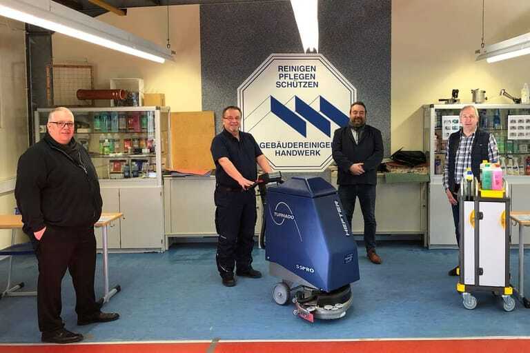 Vermop spendet an die ÜBL der Innung Essen-Mülheim - rationell reinigen ...